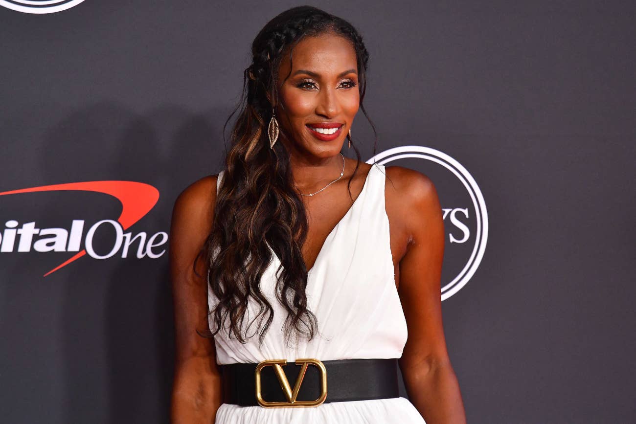 WNBA Legend Lisa Leslie Announced New Busines Venture Before Statue ...