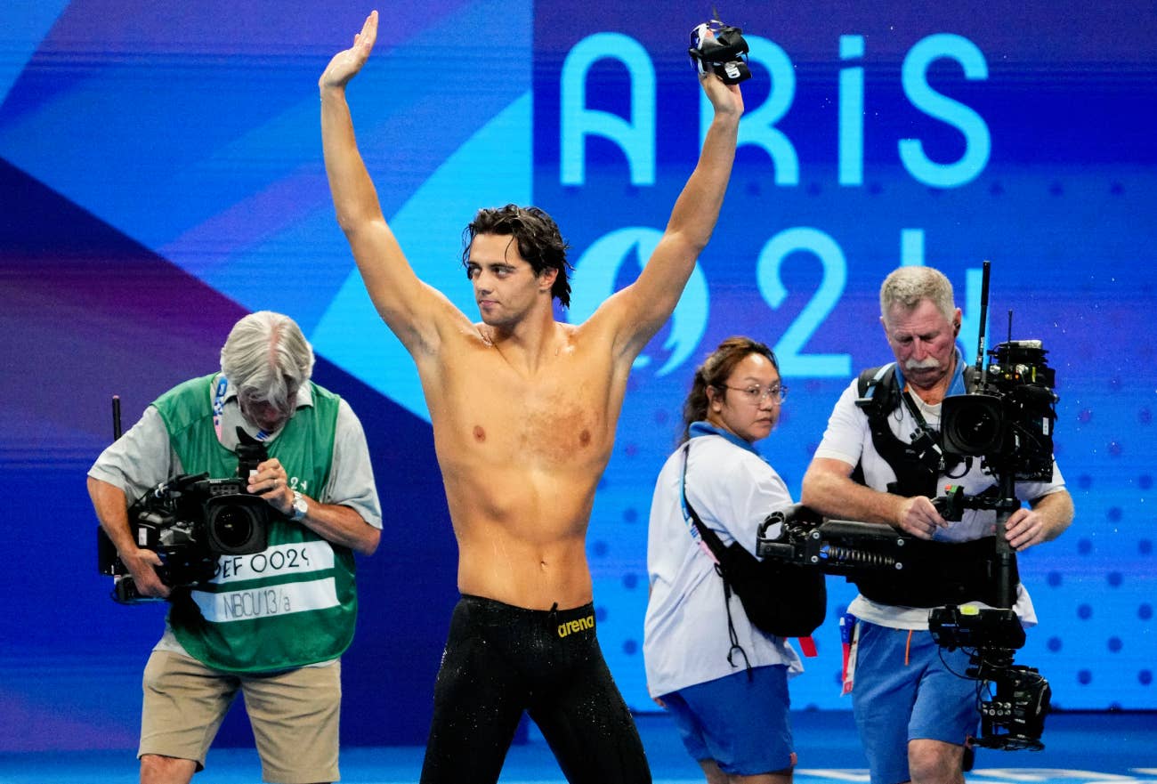 Viral Video Shows 'Hottest Swimmer' Thomas Ceccon Sleeping in Park ...