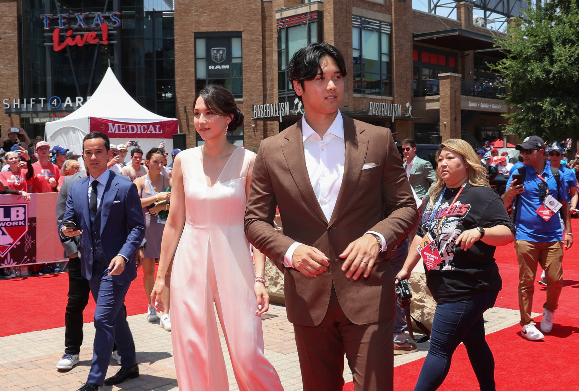 Shohei Ohtani's Dad Leaves No Doubt About His Opinion of Dodger Star's ...