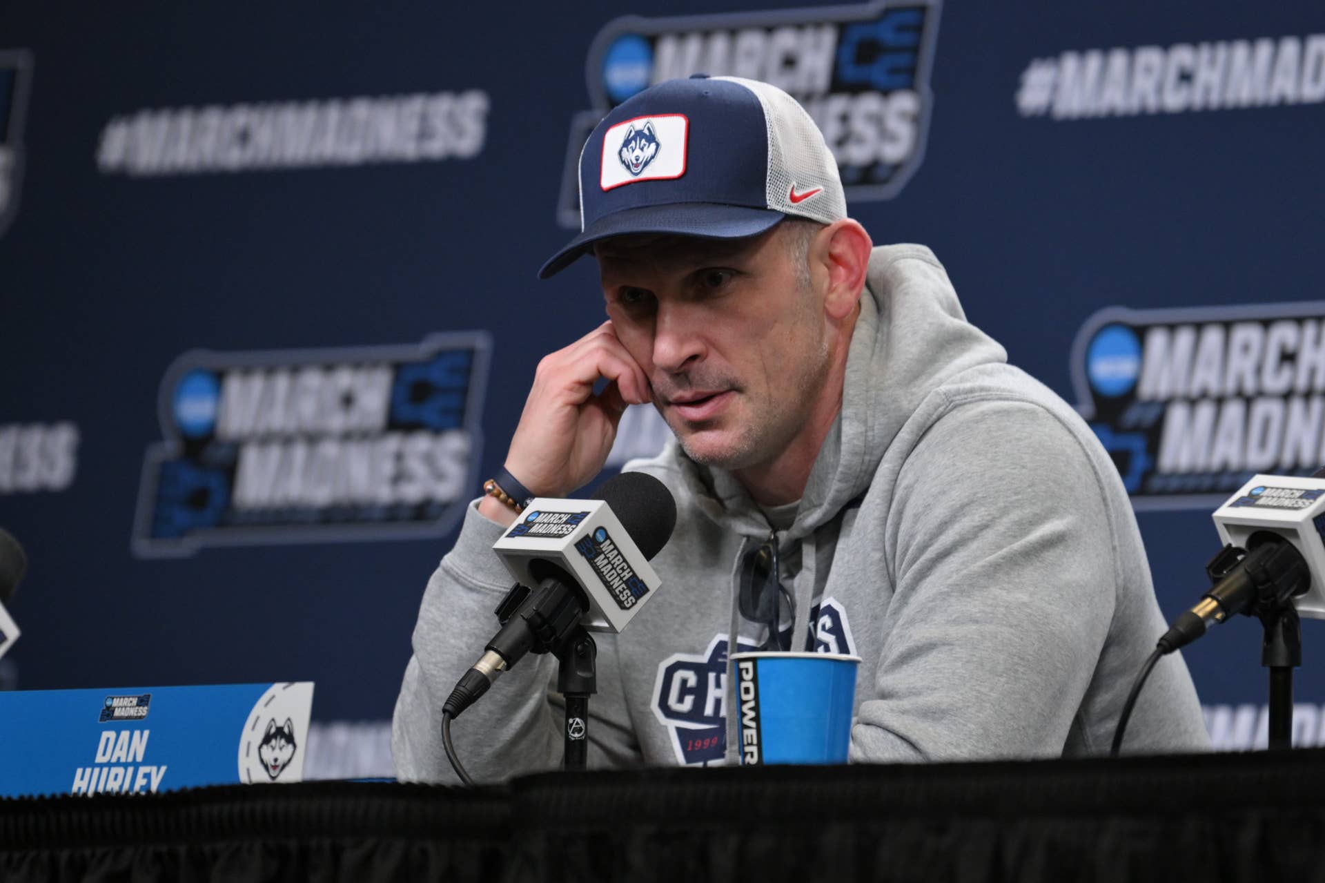 Dan Hurley Bids Goodbye to UConn Assistant Coach During NCAA Tournament ...