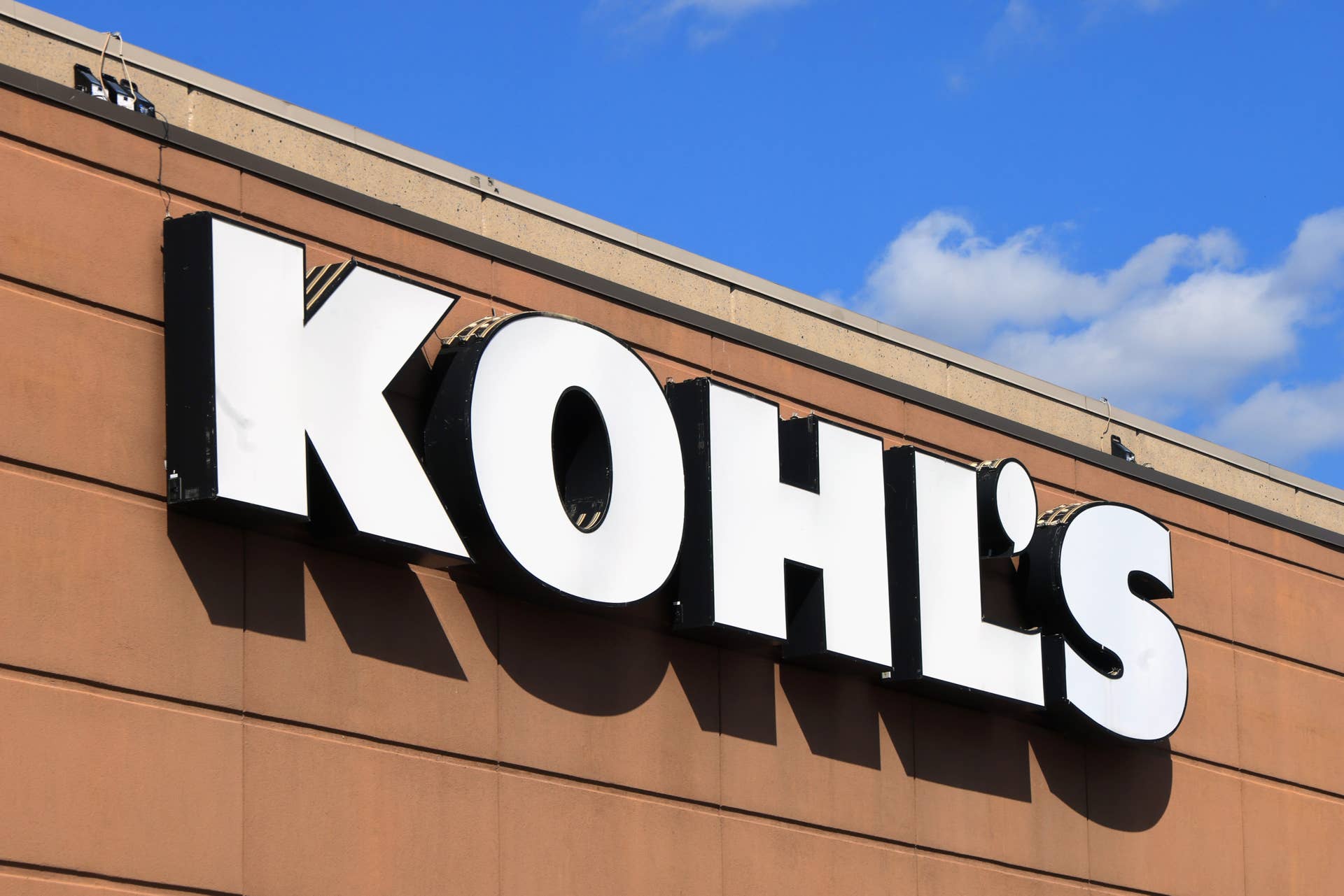 Kohl’s Sale: Men's Lightweight Hoodies Are Now $8 (Was $30) - Athlon Sports