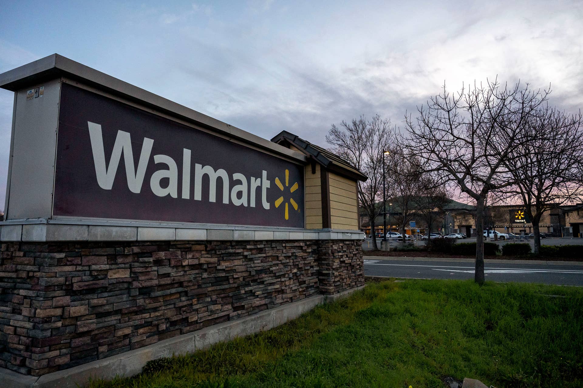 Walmart Is Selling 'Outstanding' Rechargeable Flashlights for Only $14 ...