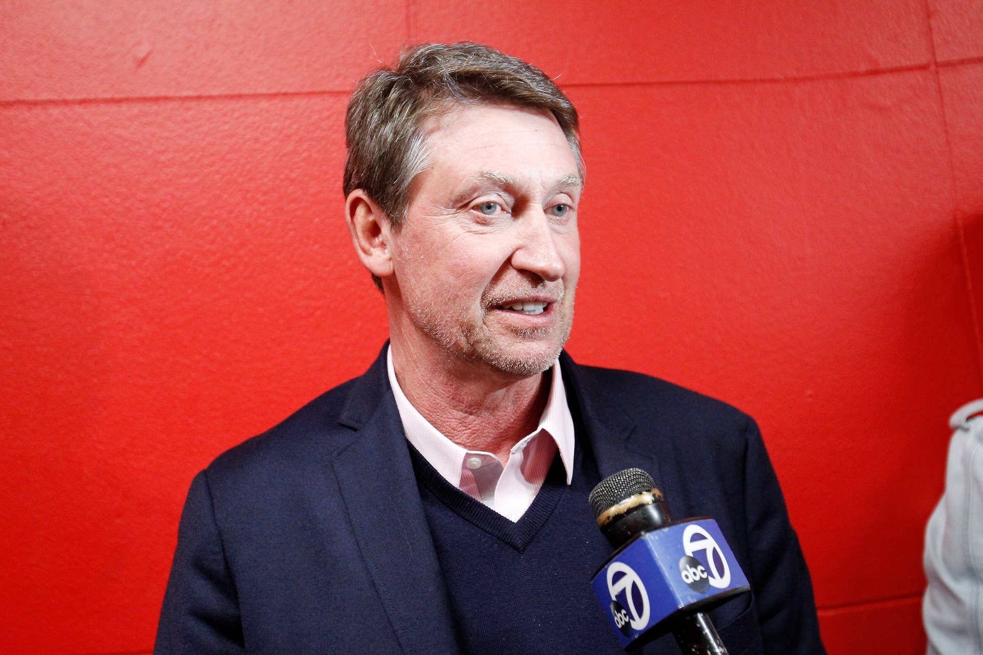 NHL Legend Wayne Gretzky Makes Strong Statement on Hurricanes’ K’Andre ...