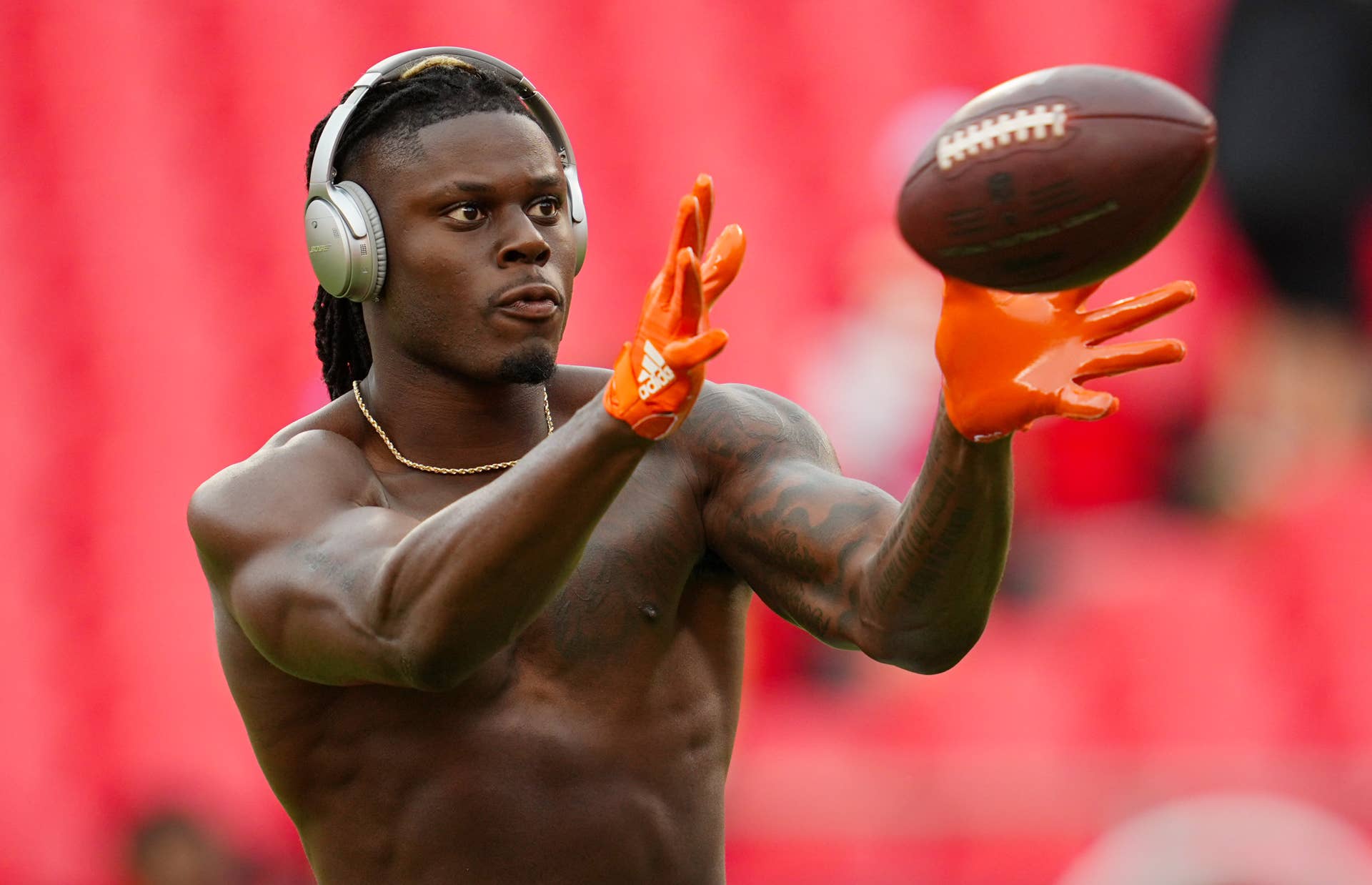Browns’ David Njoku Bracing for Punishment After Steelers Game - Athlon