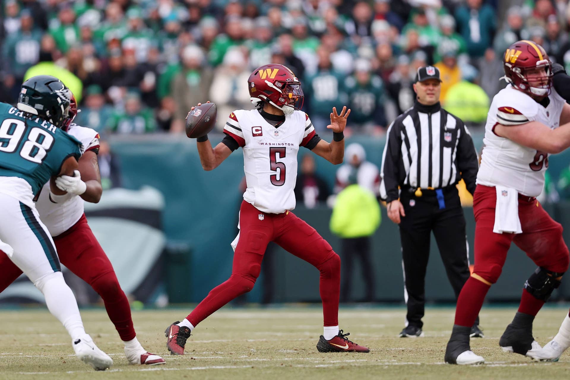 Brutal Mistakes Bury Washington Commanders in Halftime Hole Against ...