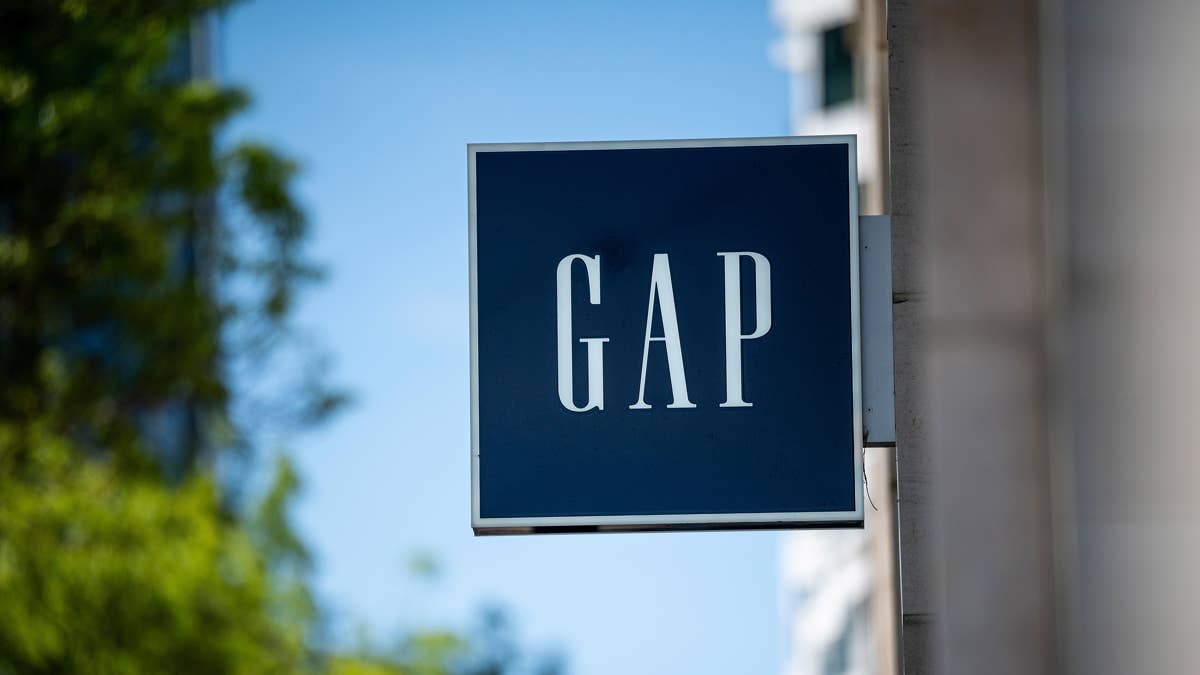 Gap's 'Extremely Beautiful' $150 Sherpa Jacket Is Now $23 - Athlon Sports