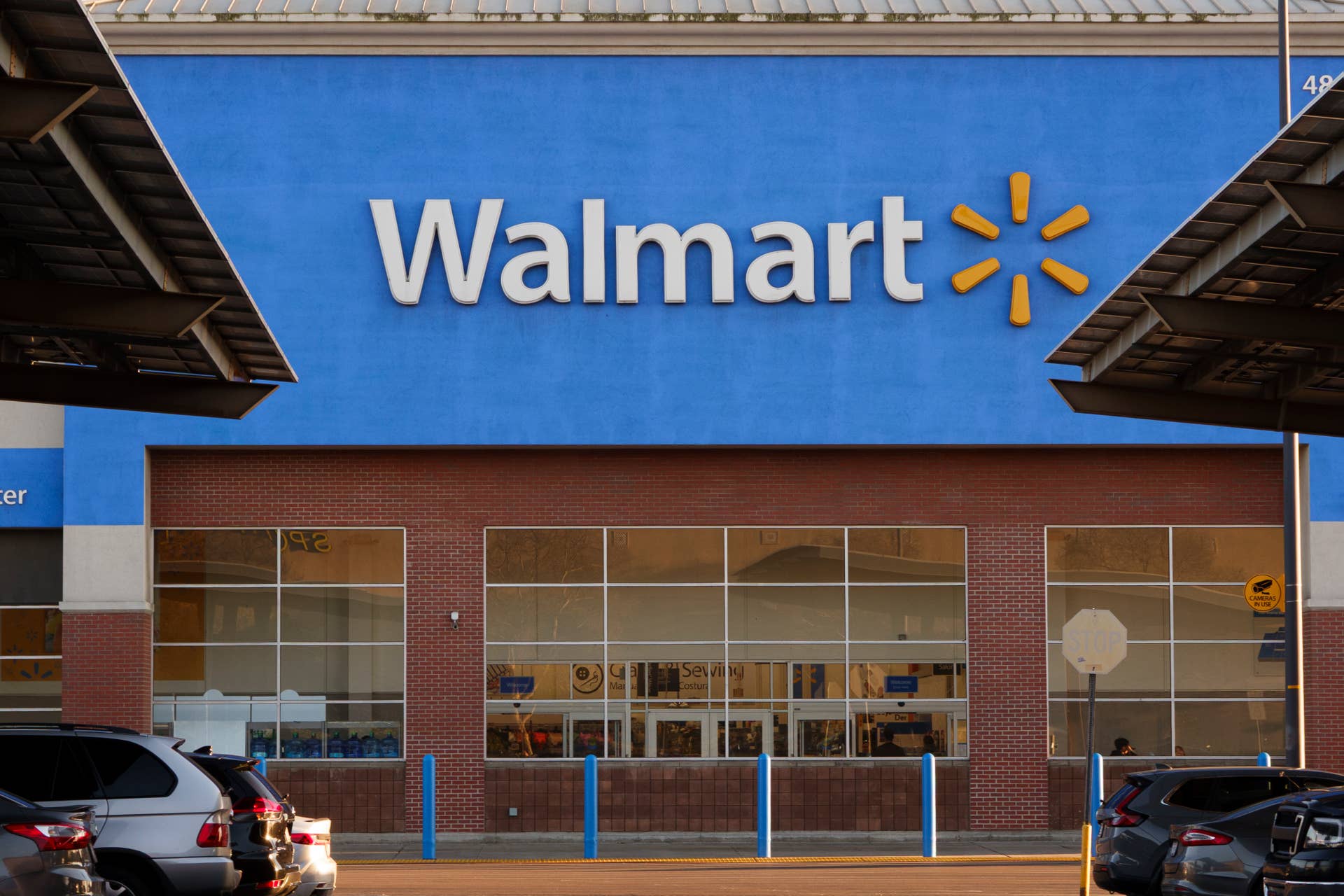 Walmart Is Selling a $300 Light-Up Gaming Chair for $131: 'So ...