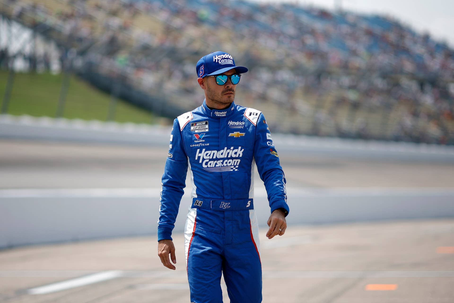 Kyle Larson Livid at Iowa After Getting Roughed Up by Chase Elliott and ...
