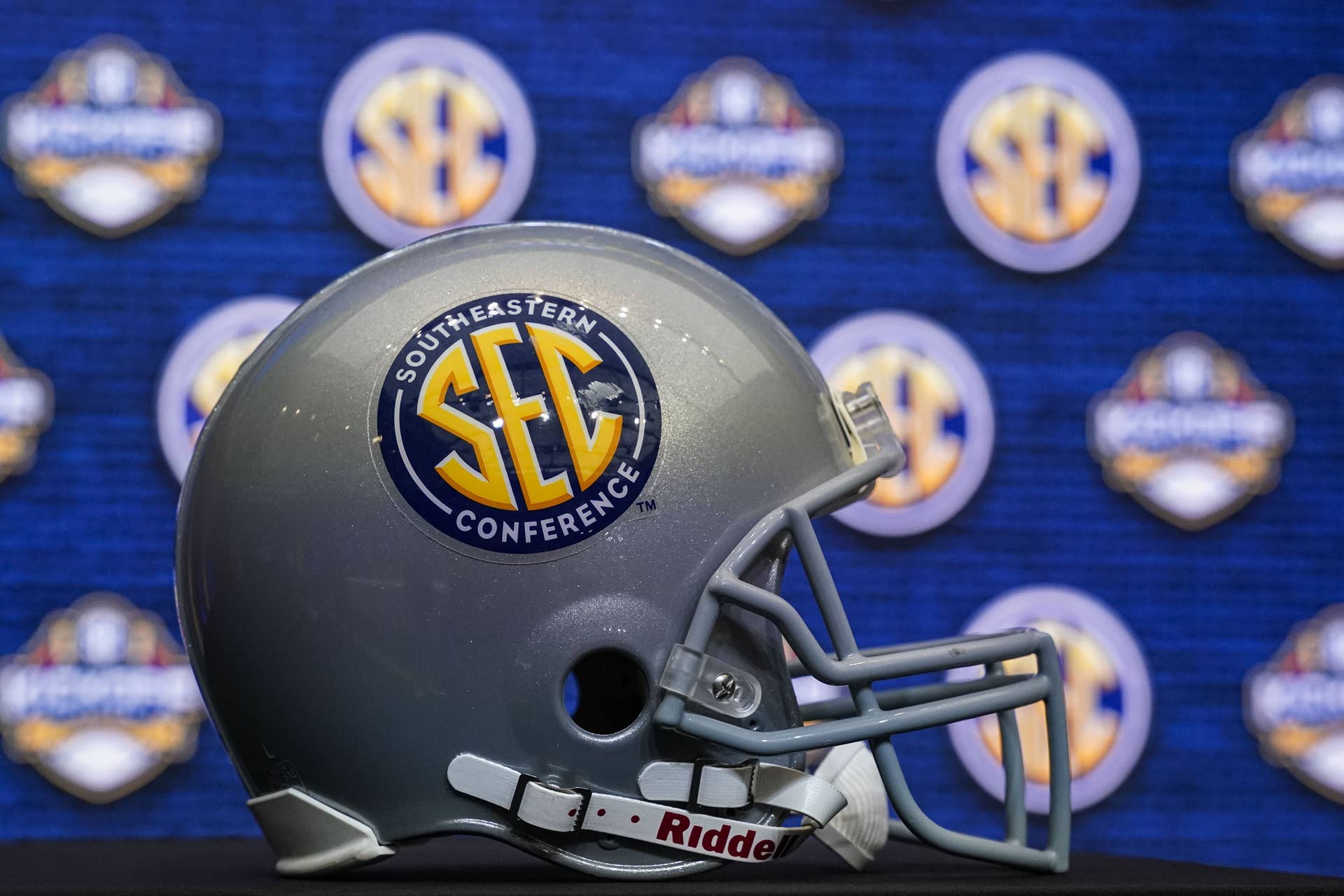 SEC Contender Confirms Two Quarterbacks Will Play In Season-Opener ...