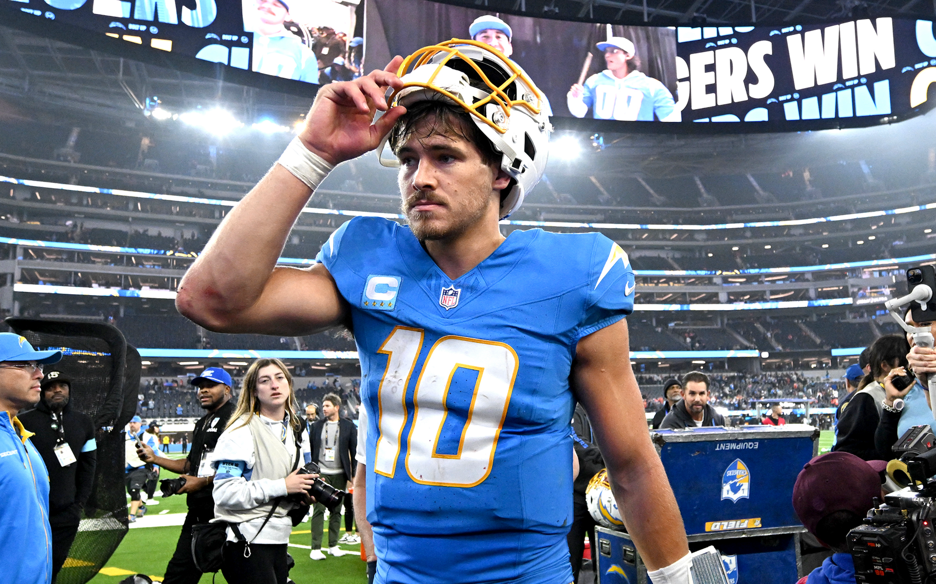 Chargers Announce Justin Herbert Development Before Chiefs Game - Athlon