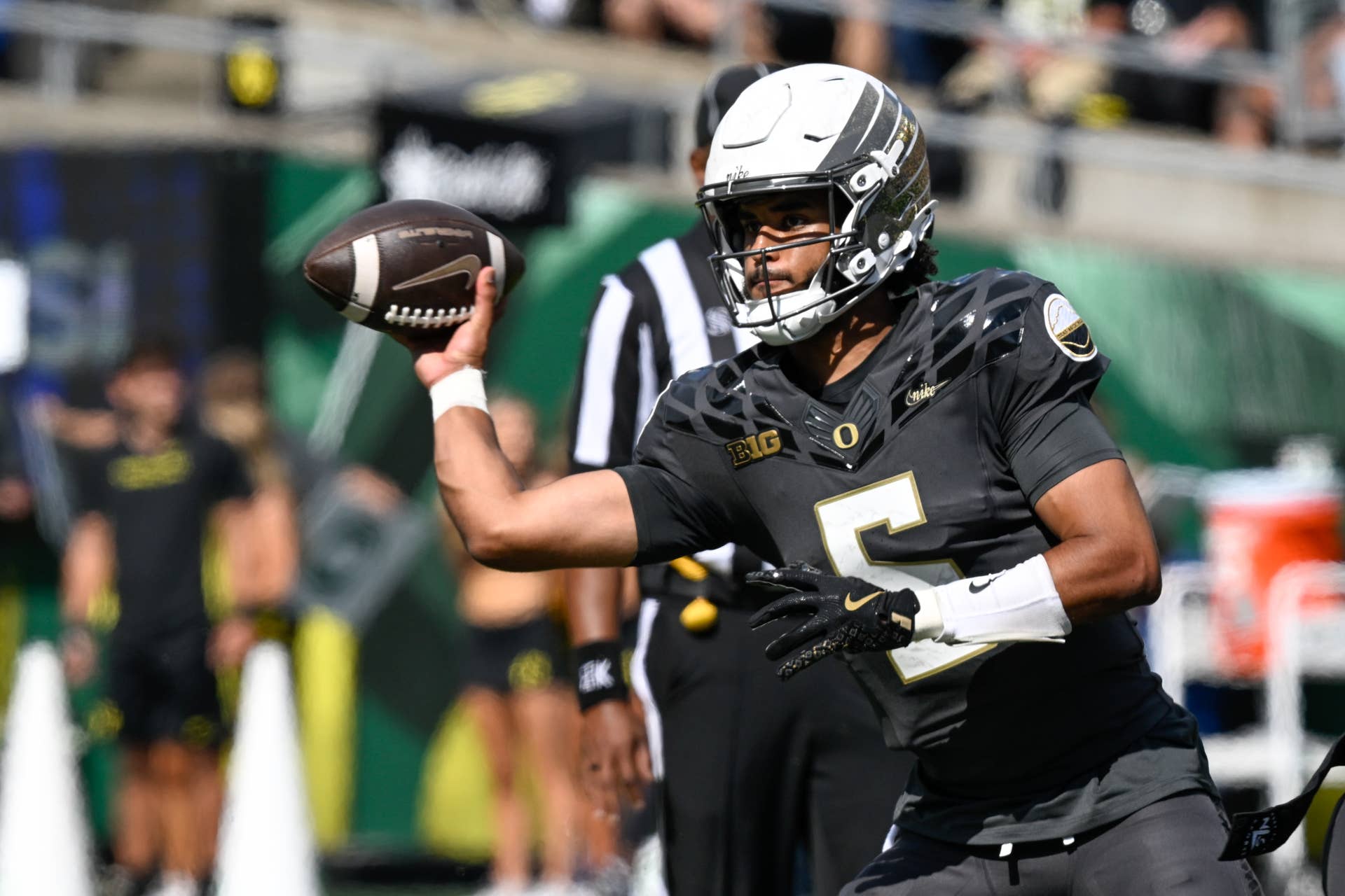 Oregon's New 'Shoe Duck' Uniform Added to EA Sports College Football 26 ...