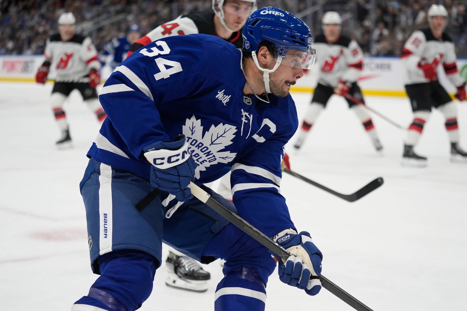 Maple Leafs' Auston Matthews Reacts to Vladimir Guerrero Jr. Gesture ...