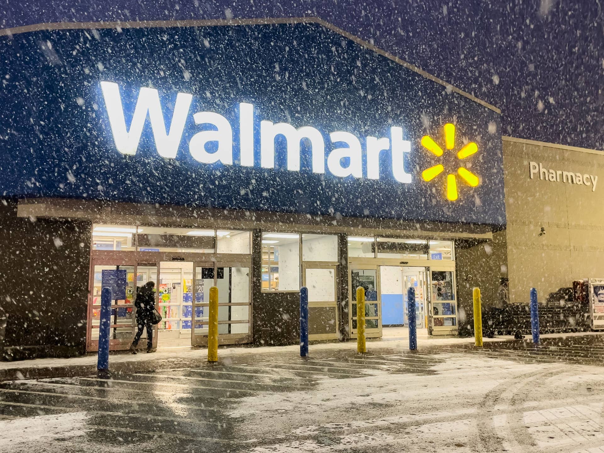 Walmart's 4-Piece Winter Hat & Gloves Set Is on Sale for $15 - Athlon ...