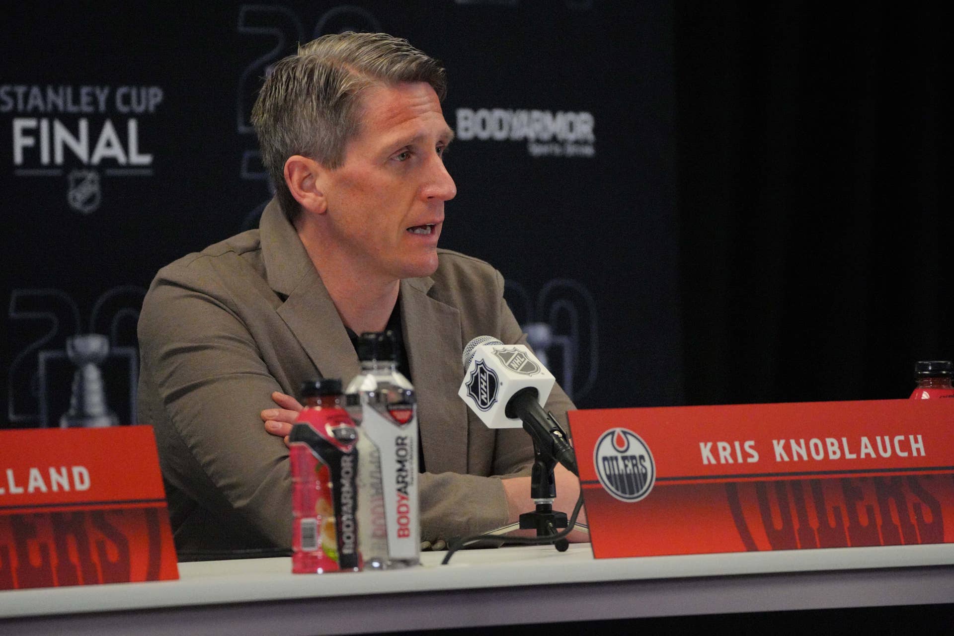 Oilers’ Coaching Update Emerges After Kris Knoblauch Firing - Athlon