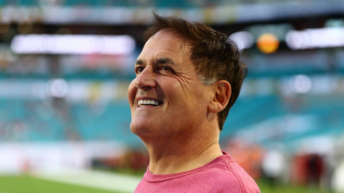 Miami Fans Had Clear Message for Mark Cuban Before CFP National ...