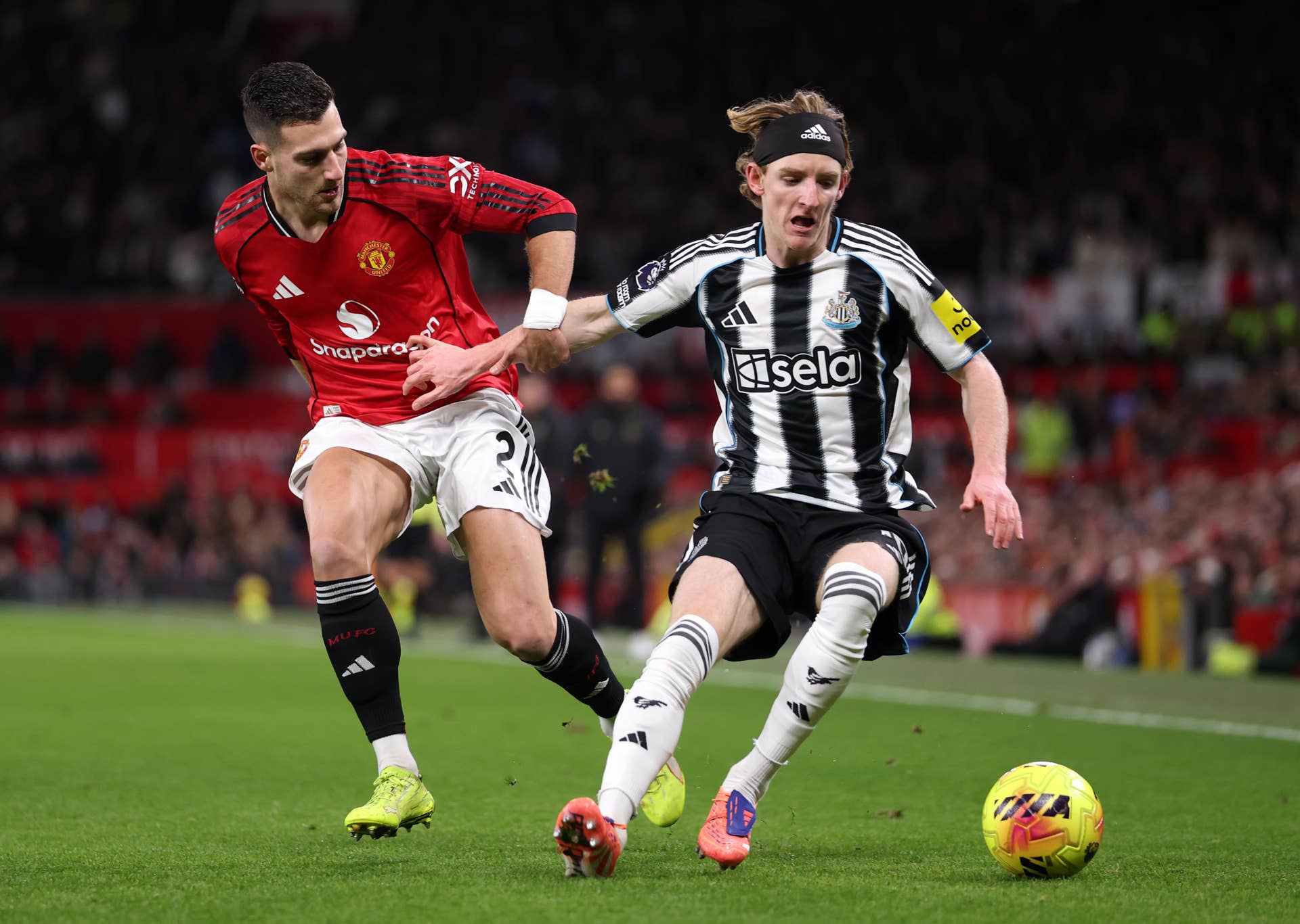 Newcastle United vs. Manchester United Lineups, Injuries, Live ...