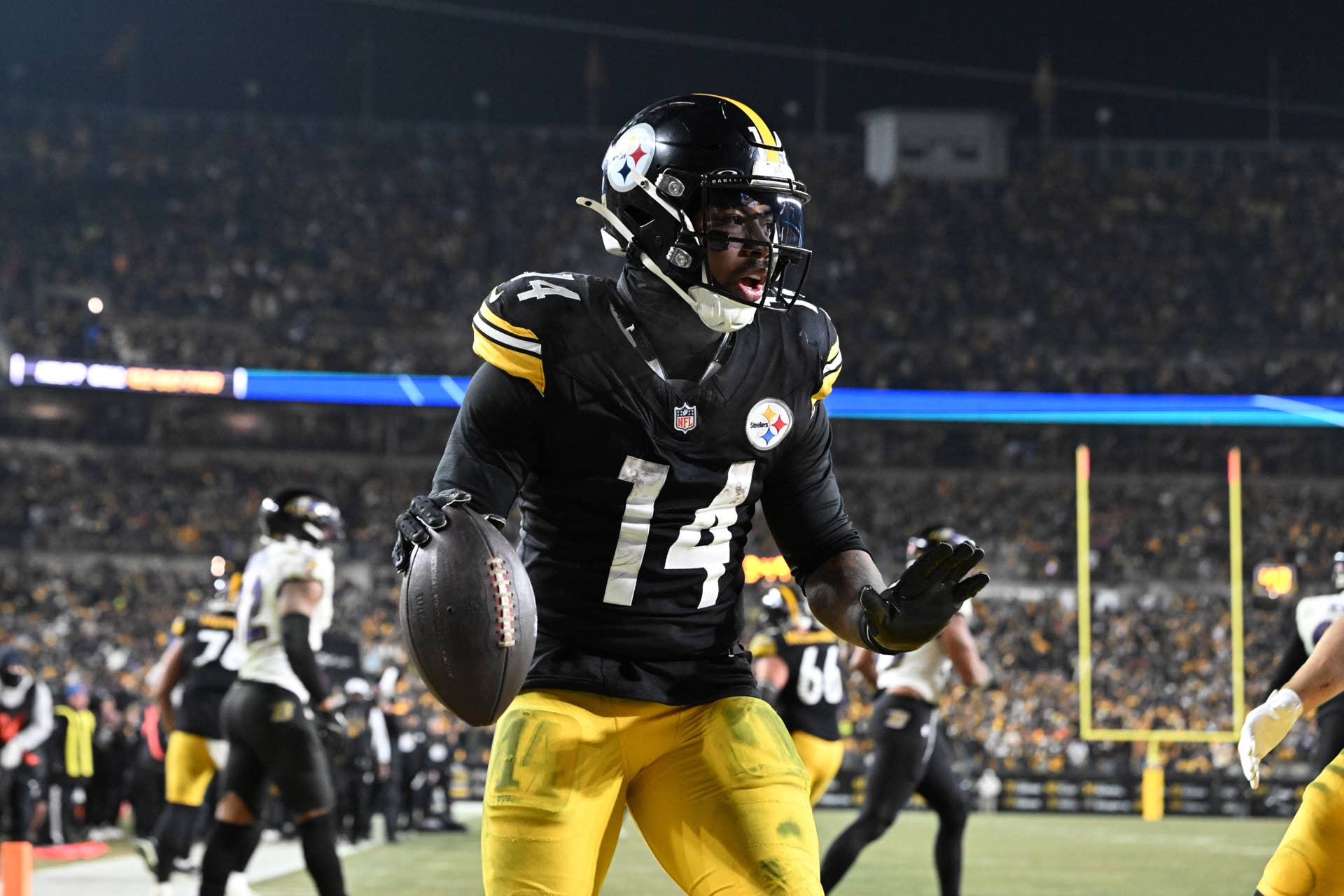 Will Kenneth Gainwell Build on 2025 Fantasy Success After Move to Tampa ...