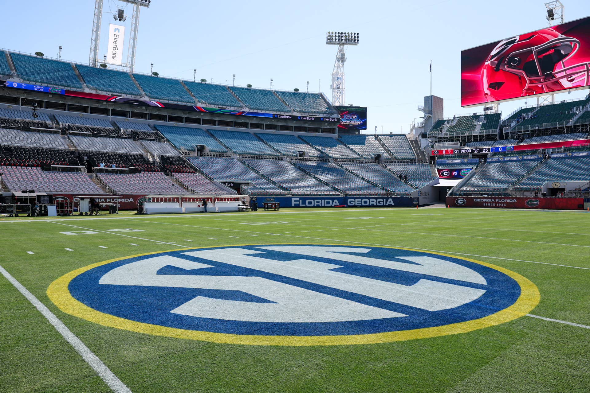 Top SEC QB Projected to Fall Out of First Round in 2026 NFL Draft ...