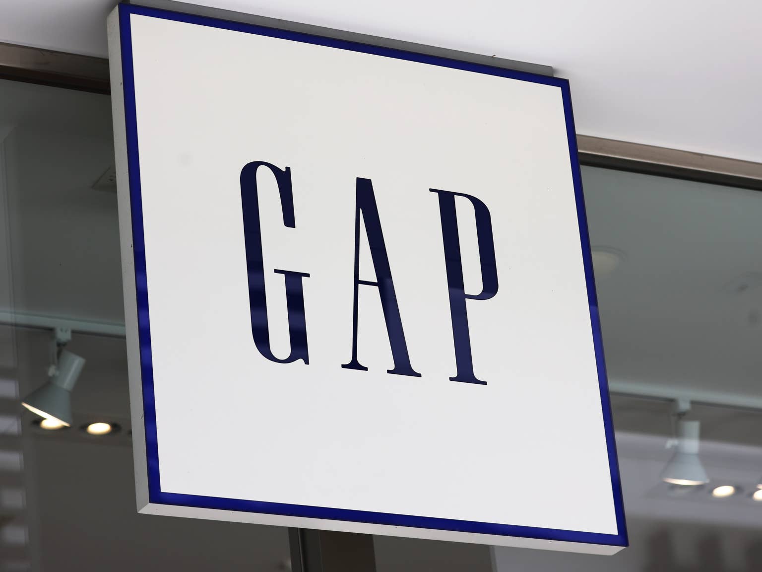 Gap's $5 to $10 T-Shirts Are on Sale — 'So Cute for Summer' - Athlon Sports