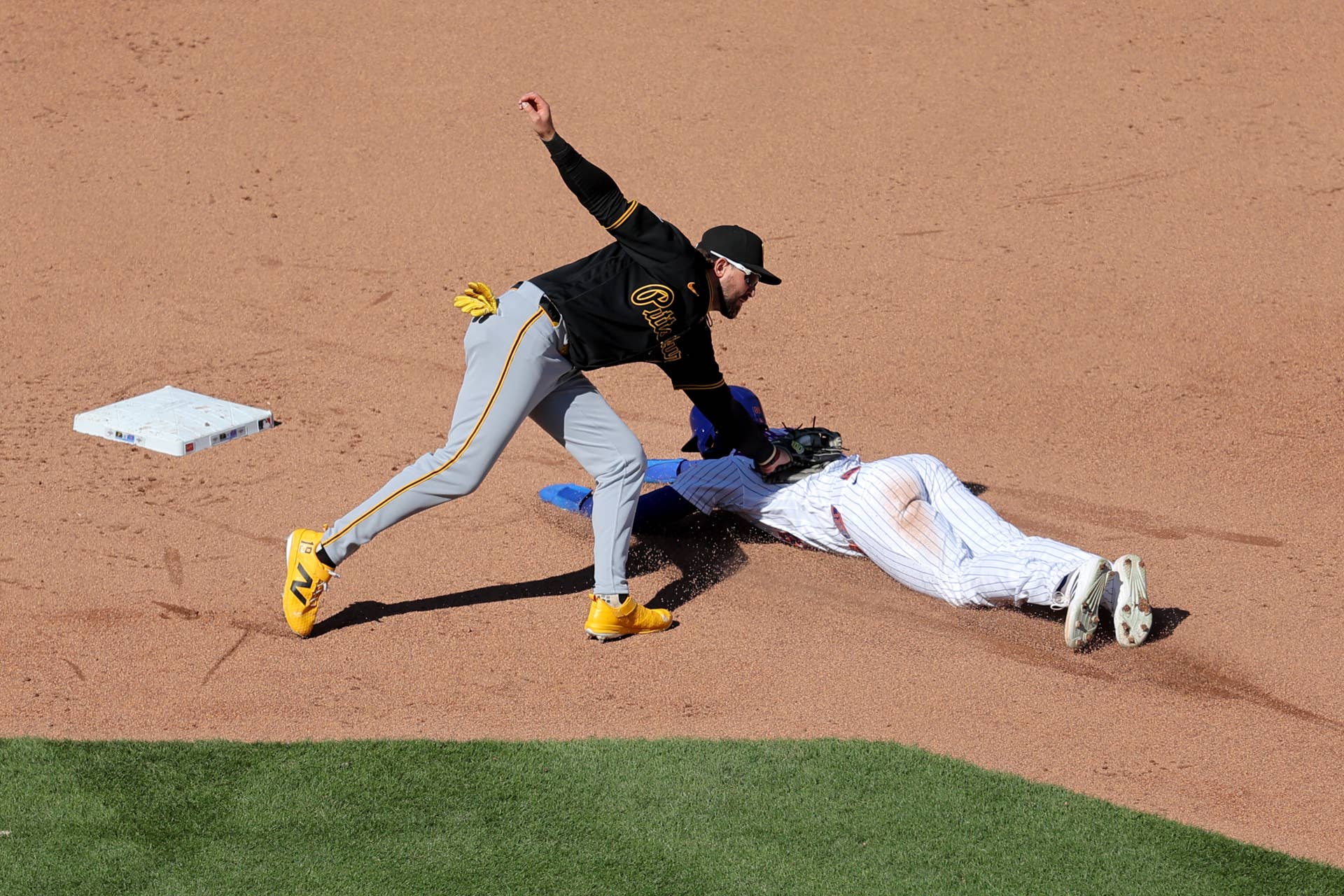 Pirates' Defense Takes A Hit With Former Gold Glover Heading To The IL ...