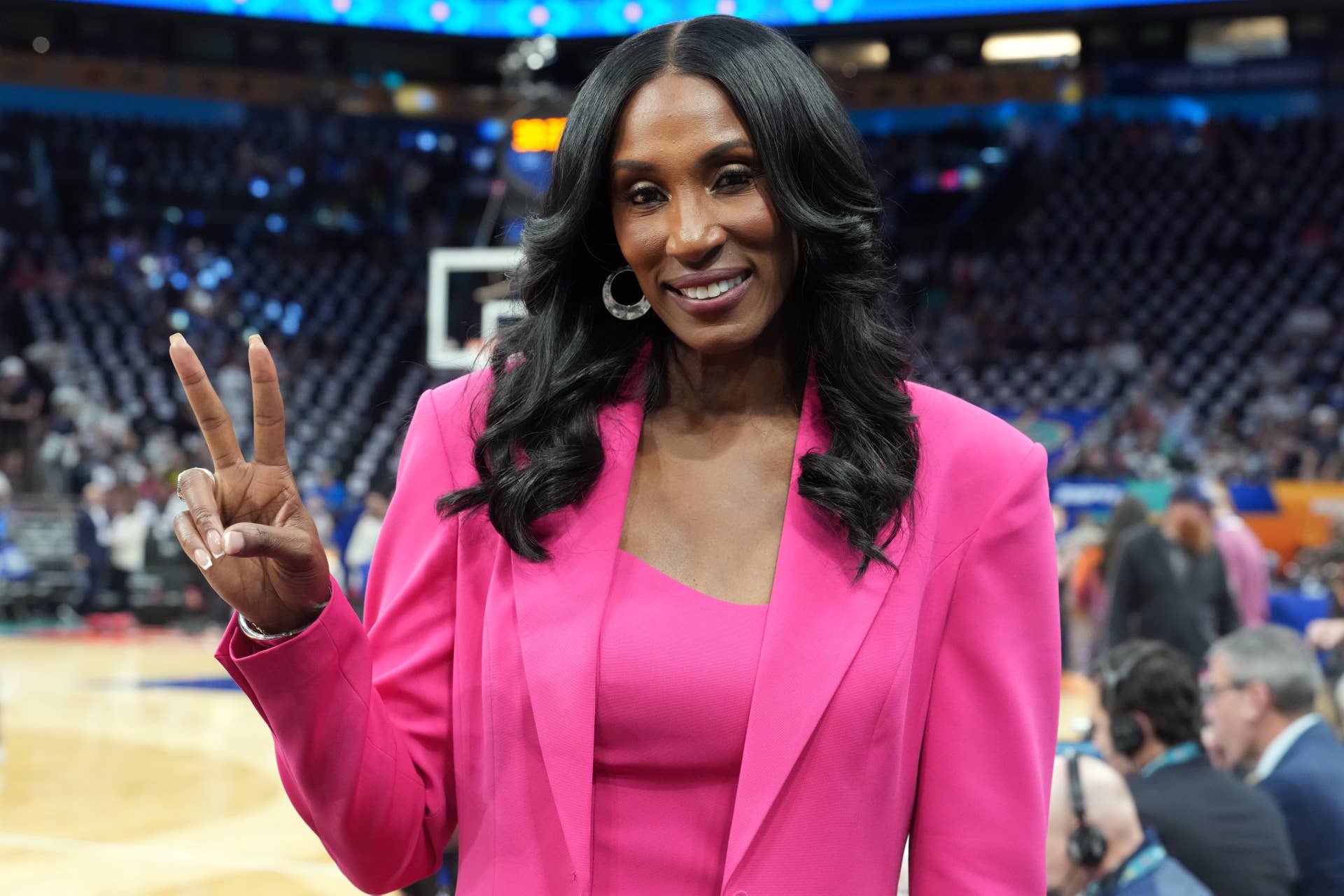 WNBA Legend Lisa Leslie Announced Career News Before Statue ...