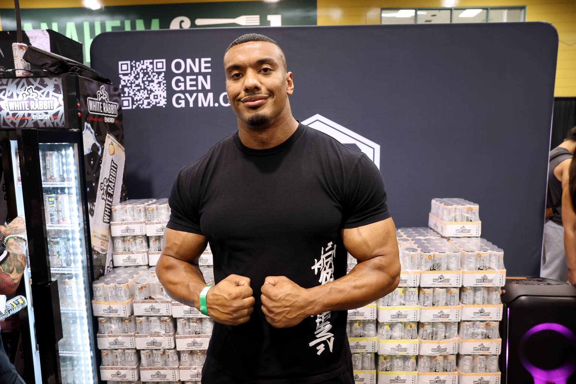 Massive Bodybuilder Larry Wheels Gets Humbled by Lightweight MMA ...