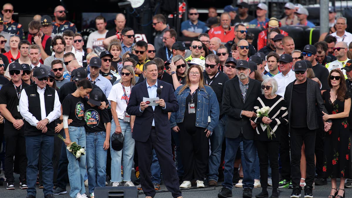 Kurt Busch Lays Down 8 Flowers on Charlotte Infield in Honor of Brother ...