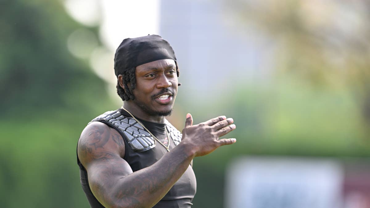 A.J. Brown's Early Chemistry With Drake Maye Is Raising Patriots ...