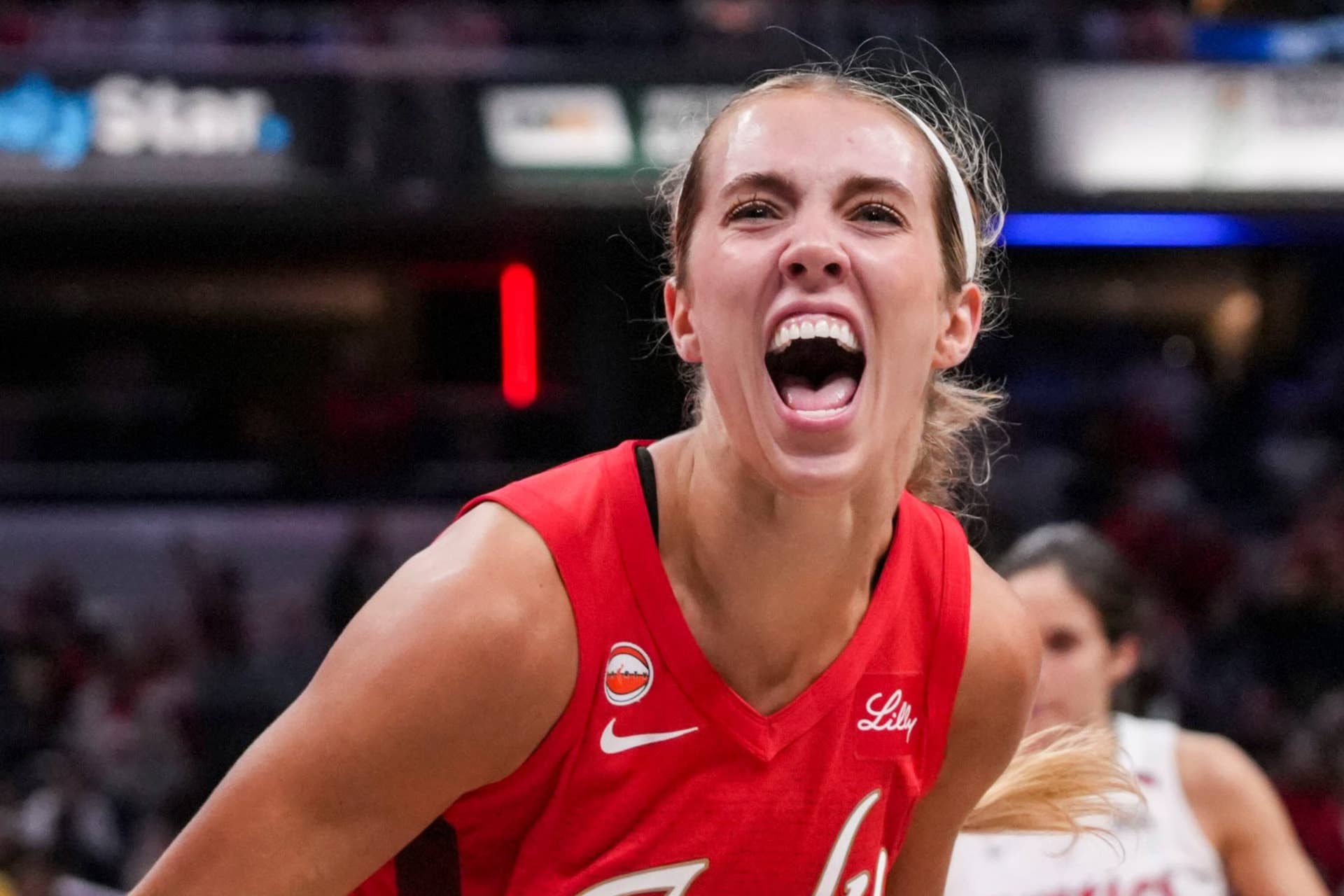 Lexie Hull's Immediate Reaction to Sophie Cunningham's Six 3-Pointers ...