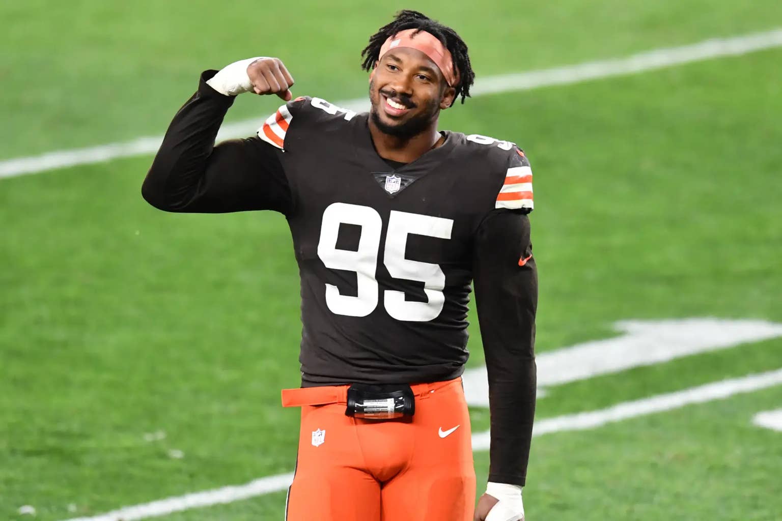 Browns' Myles Garrett: Injuries To Both Feet From Boyhood Surgery ...
