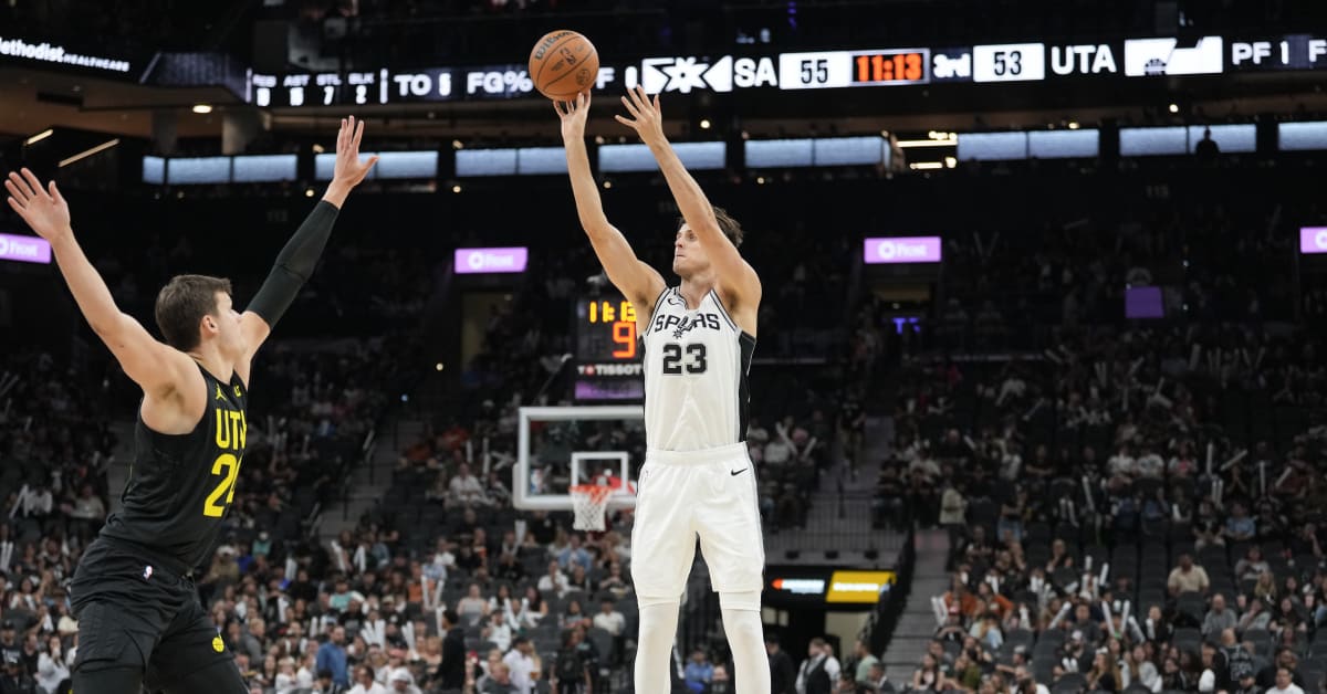 Zach Collins Focused on Shaking Off Rust in Preseason Debut for San ...