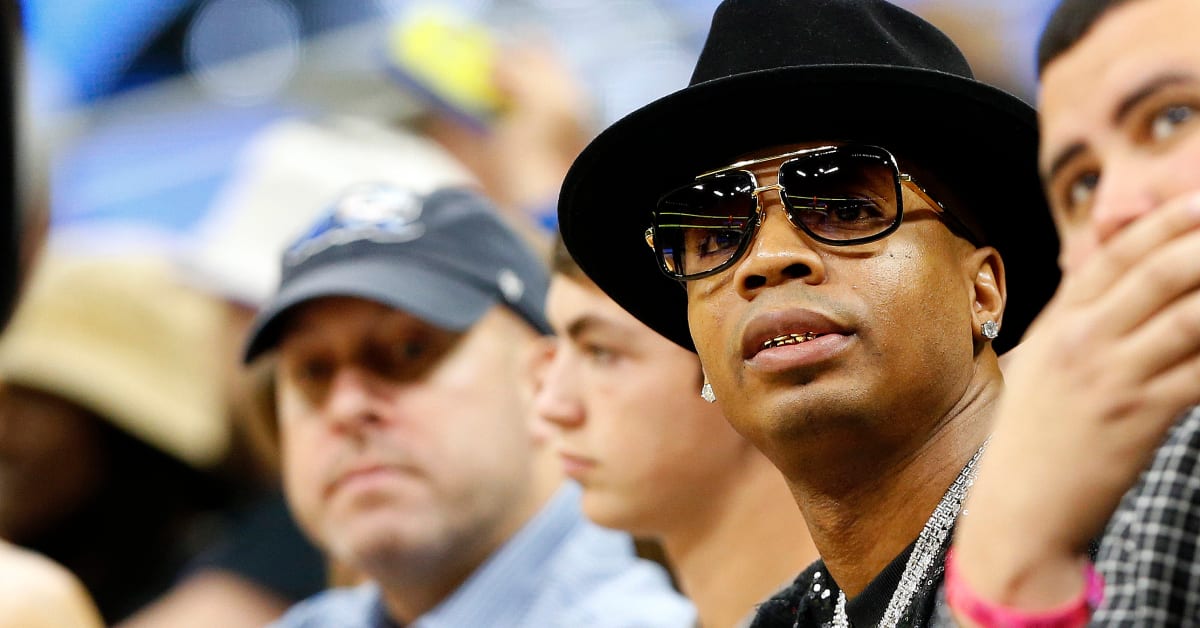 Oregon’s Unexpected Celebrity Backer Has Been Cheering for Over a Year ...