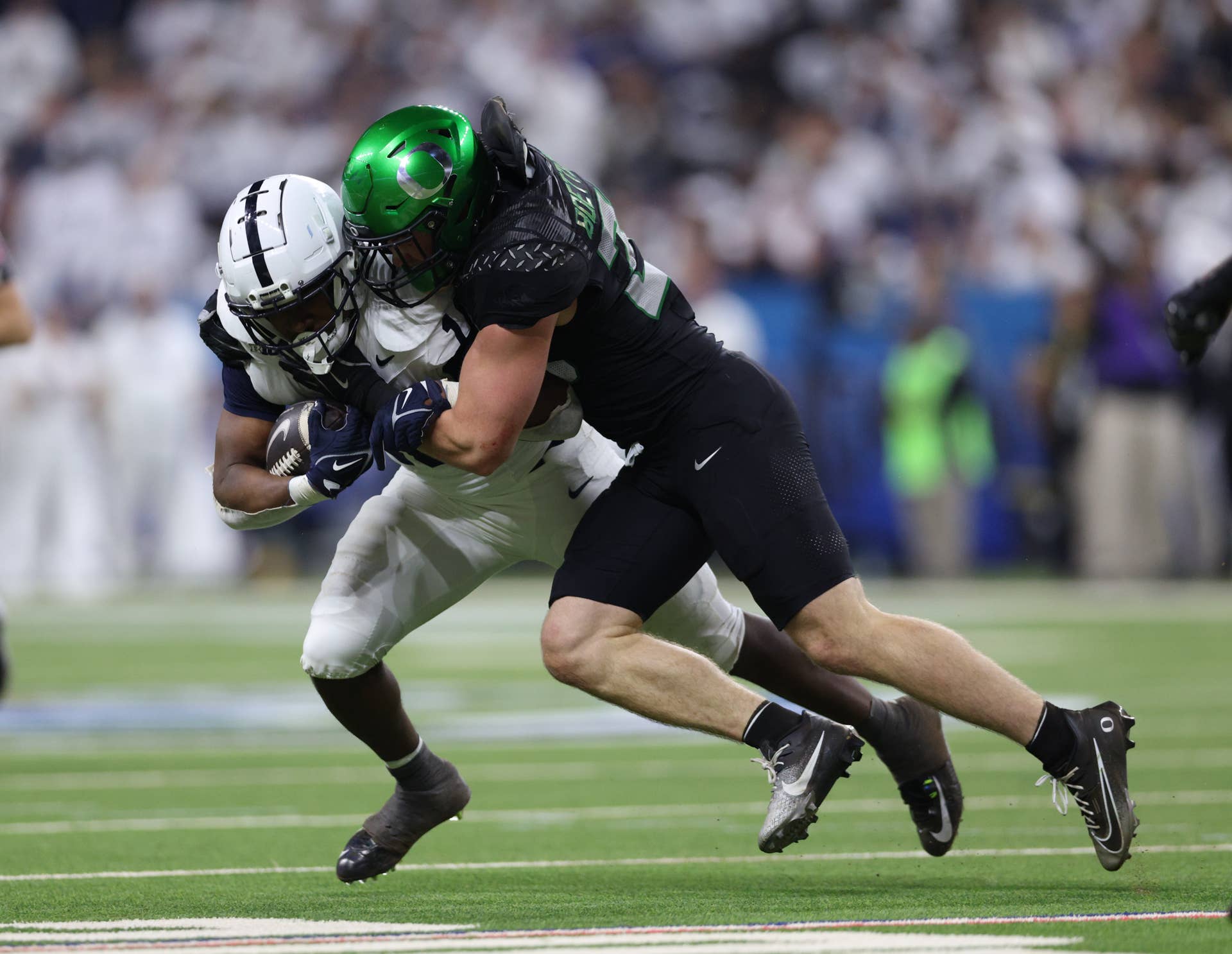 Oregon Linebacker Wins Coveted Award - Athlon Sports