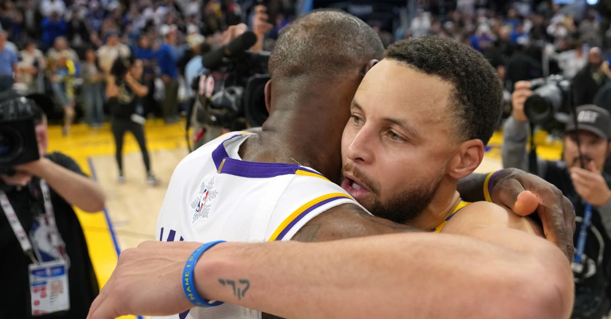 Stephen Curry and LeBron James Carry Torch on NBA Christmas Day ...