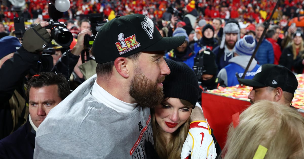 Tony Romo Fires Off Surprising Callout of Travis Kelce During AFC Championship - Athlon Sports