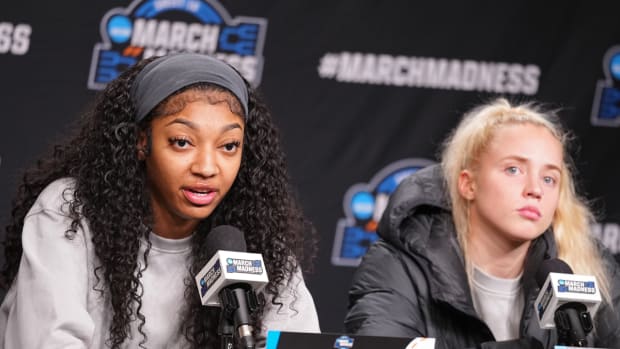 Angel Reese's Subtle Reaction To Caitlin Clark Pass Says It All - Athlon Sports