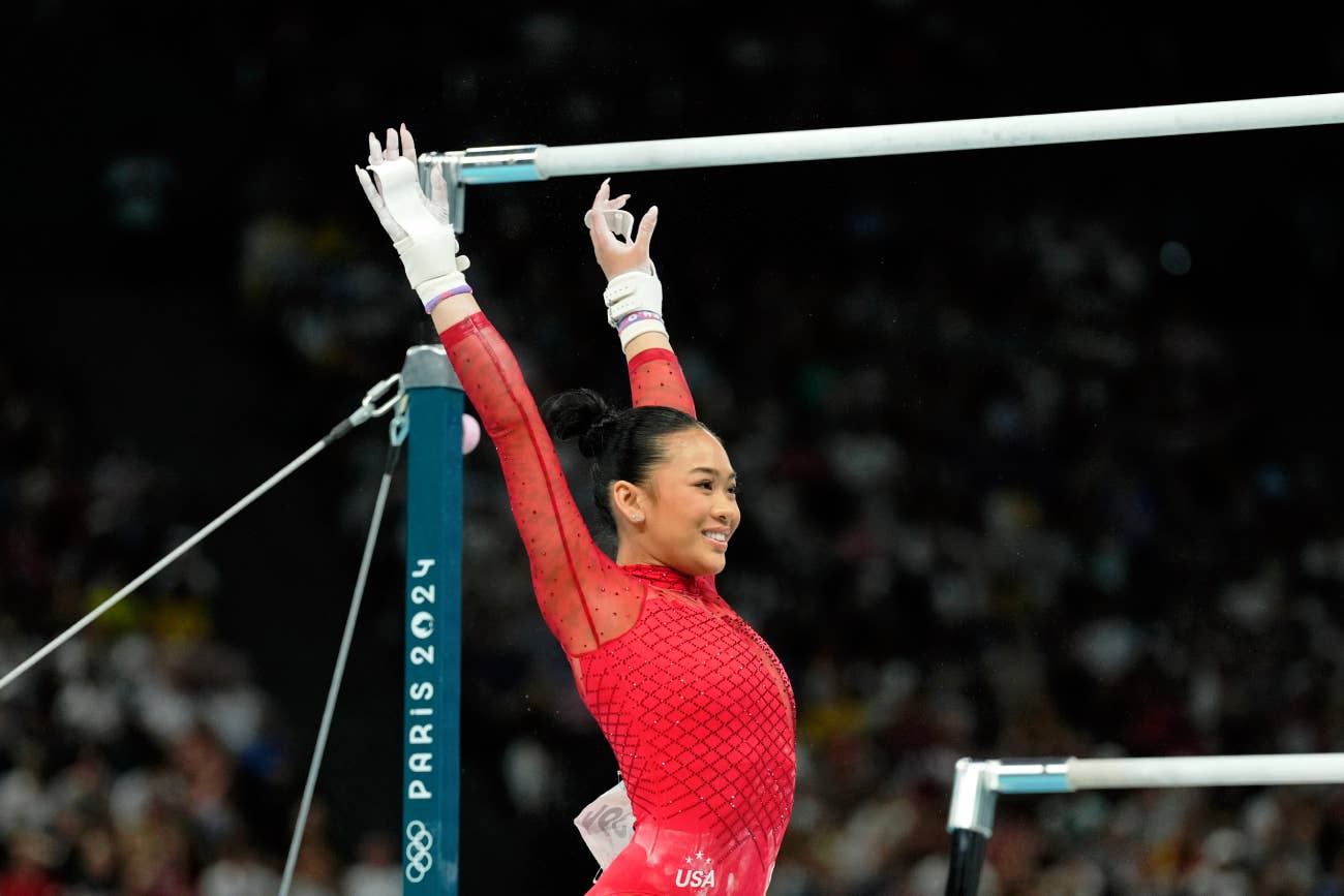 Simone Biles Sent Four-Word Message to Suni Lee Before Record-Setting ...