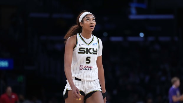 Angel Reese's Subtle Reaction To Caitlin Clark Pass Says It All - Athlon Sports