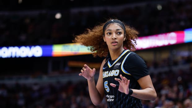 Angel Reese's Subtle Reaction To Caitlin Clark Pass Says It All - Athlon Sports