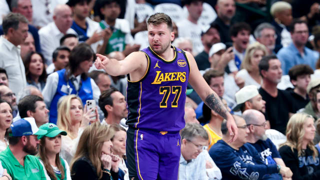 Taylor Rooks' Photo With Dirk Nowitzki During Lakers-Mavericks Sparks ...