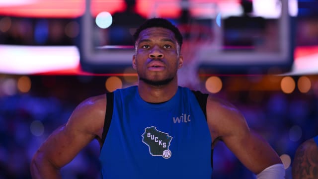 Blockbuster NBA Trade Idea Has Knicks Land Giannis Antetokounmpo for $220 Million Star - Athlon ...