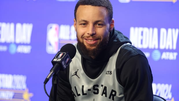 Steph Curry Makes Big Move During Warriors-Rockets Game - Athlon Sports