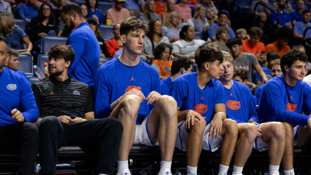 Florida Reveals New Update on 7-Foot-9 Player's Availability - Athlon ...