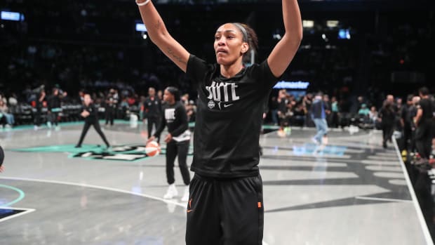 A’ja Wilson Makes Feelings Clear About Malia Obama’s Nike Involvement ...