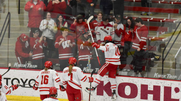 Wisconsin Women's Hockey: Senior Day Shellacking, Celebration - Athlon ...
