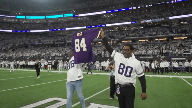 Minnesota Vikings, Justin Jefferson honor Randy Moss on 'Monday Night Football' - Athlon Sports