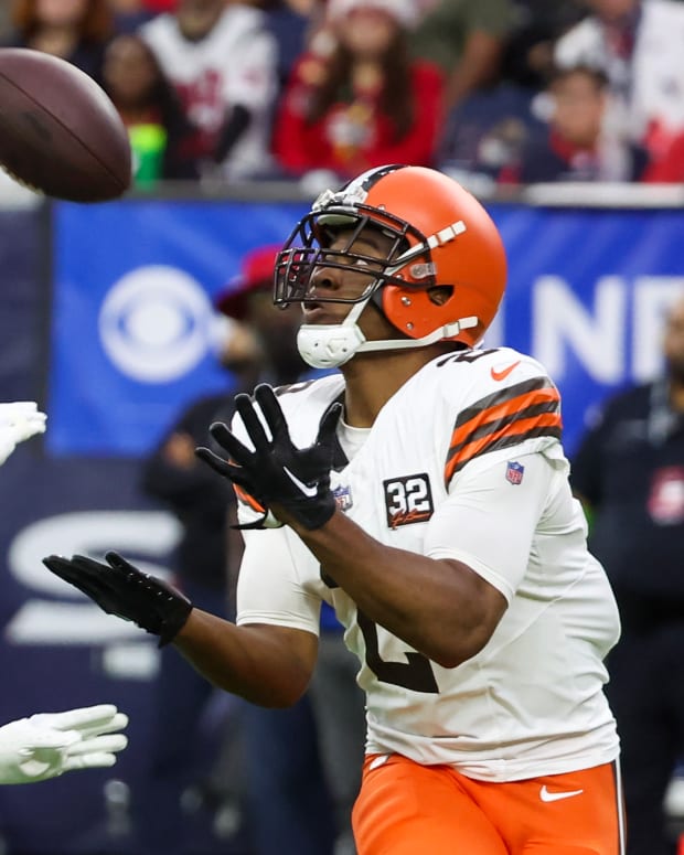 Alix Earle, Girlfriend of Texans WR Braxton Berrios, Reveals Texas ...