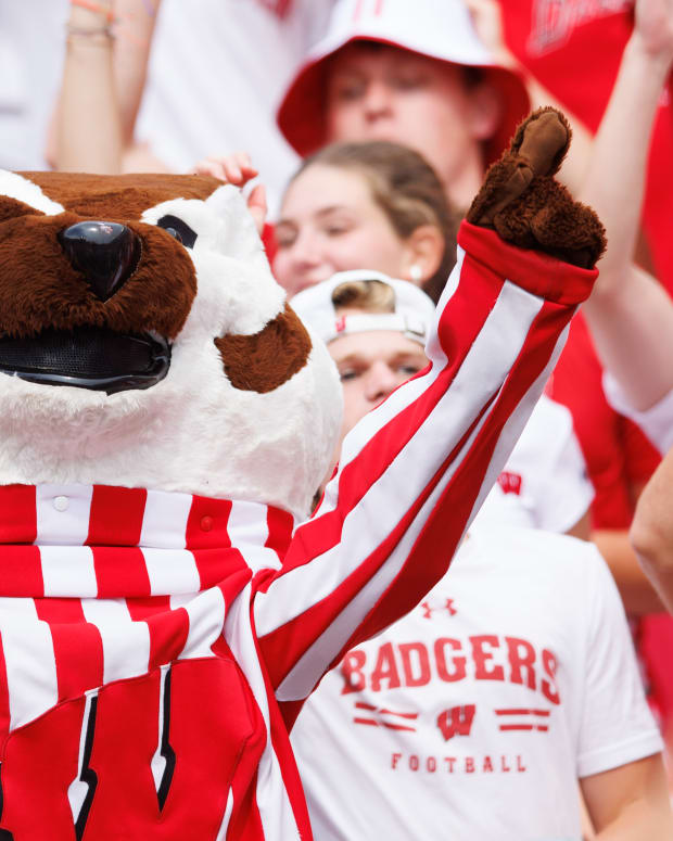 Wisconsin Football Recruiting: Top Commit Carmelow Reed Visiting Ole ...