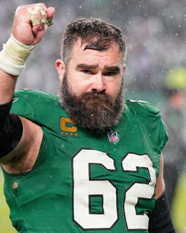 Jason Kelce Shows Off His Vocals in Incredible Tailgate Moment - Athlon ...