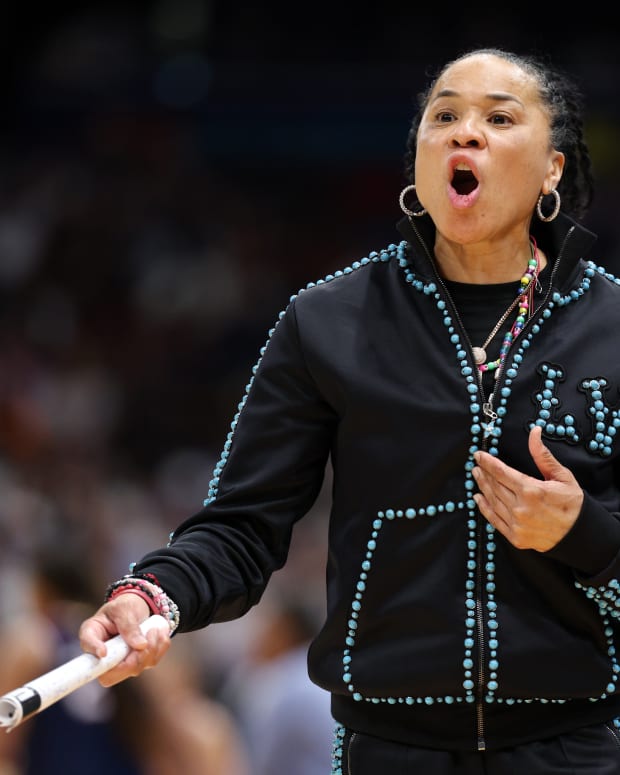 Dawn Staley Gives Emotional Announcement About Change to South Carolina Team - Athlon Sports